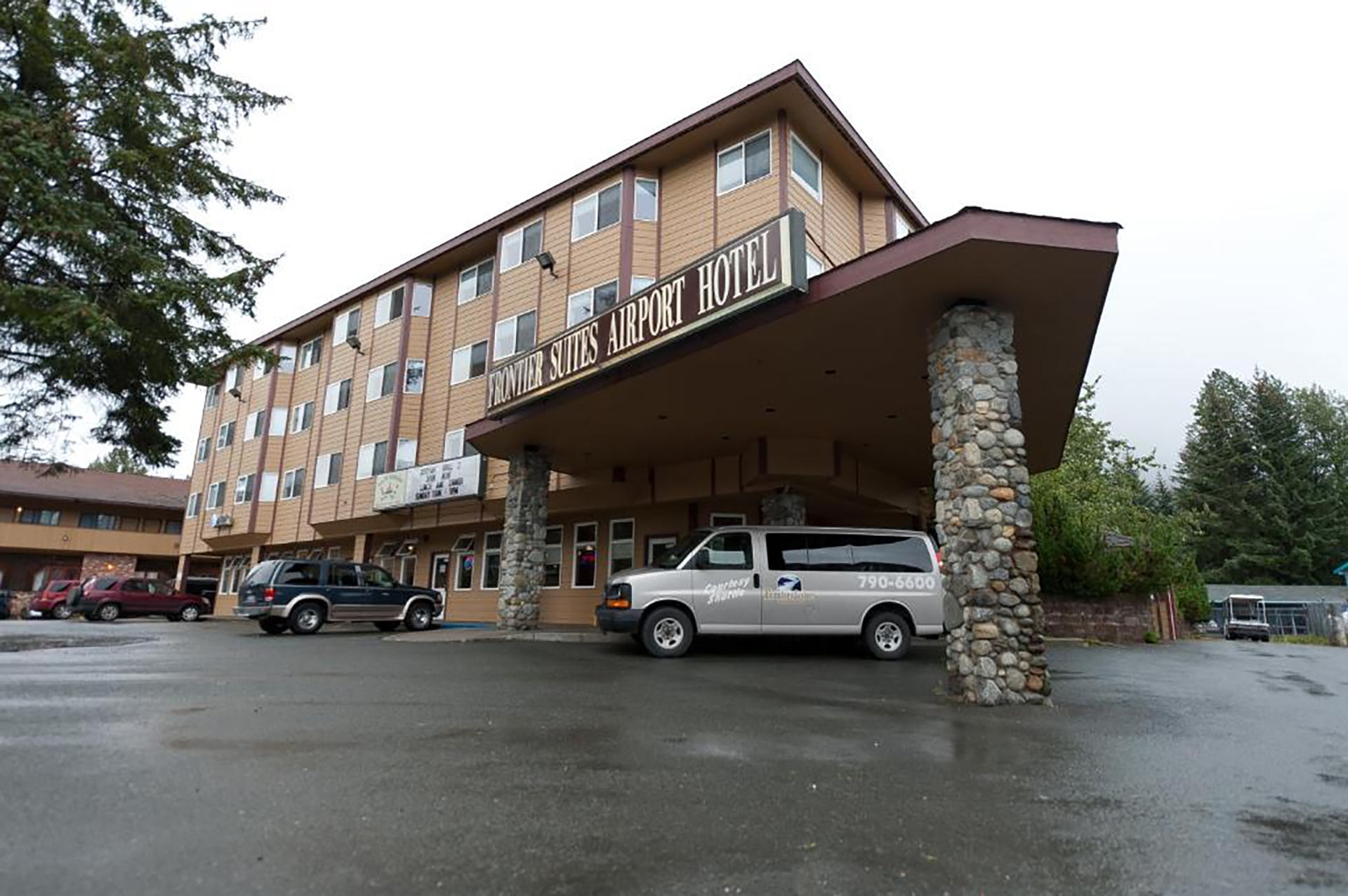 Juneau Ferry Terminal: Best Hotels Nearby — Frontier Suites Hotel in Juneau